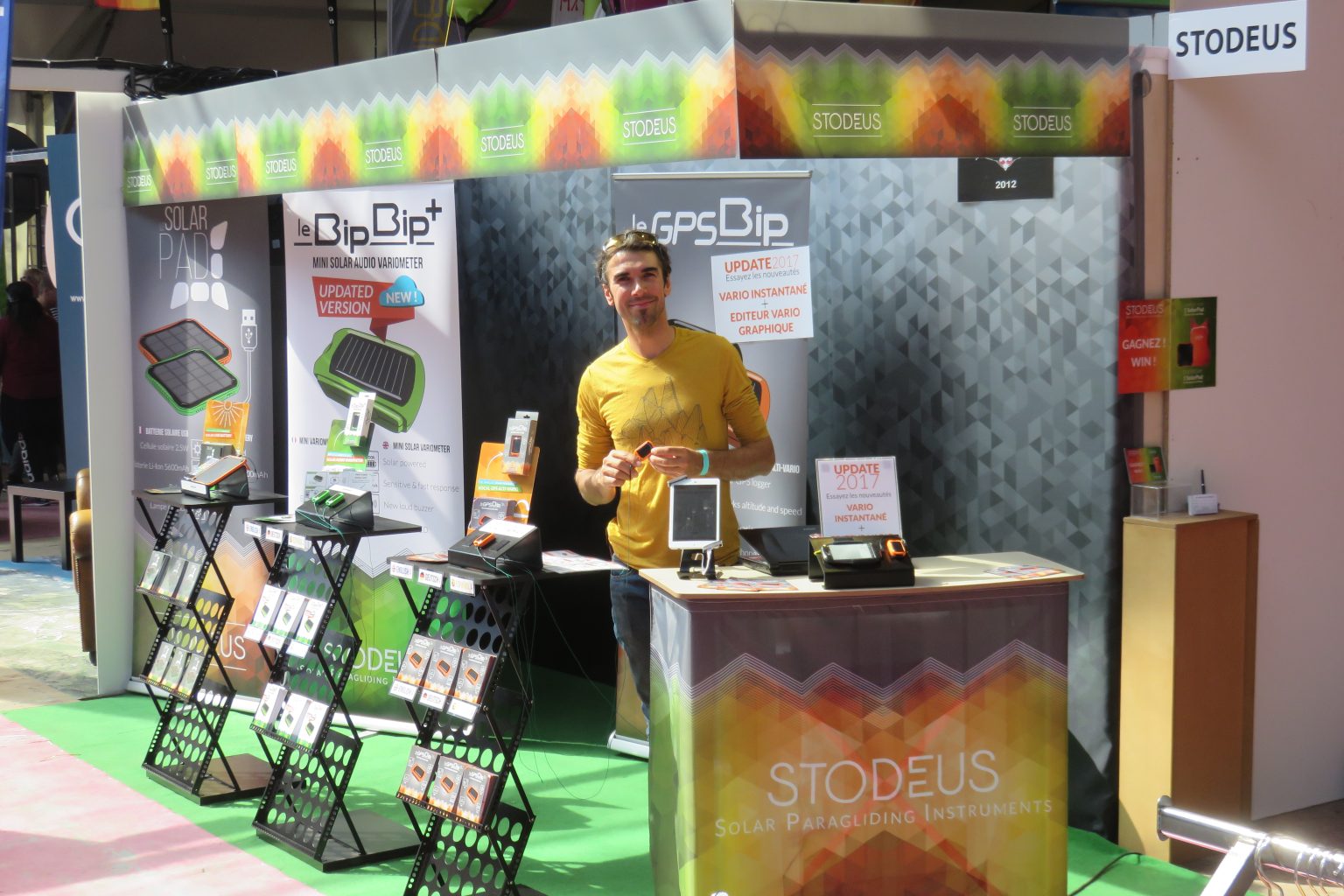En direct de la Coupe Icare : le stand Stodeus est prêt ! – STODEUS ...